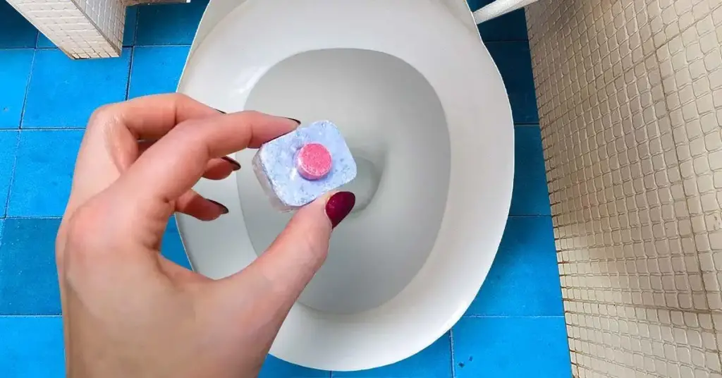 El baño se mantiene limpio gracias a un simple truco: no más suciedad ...